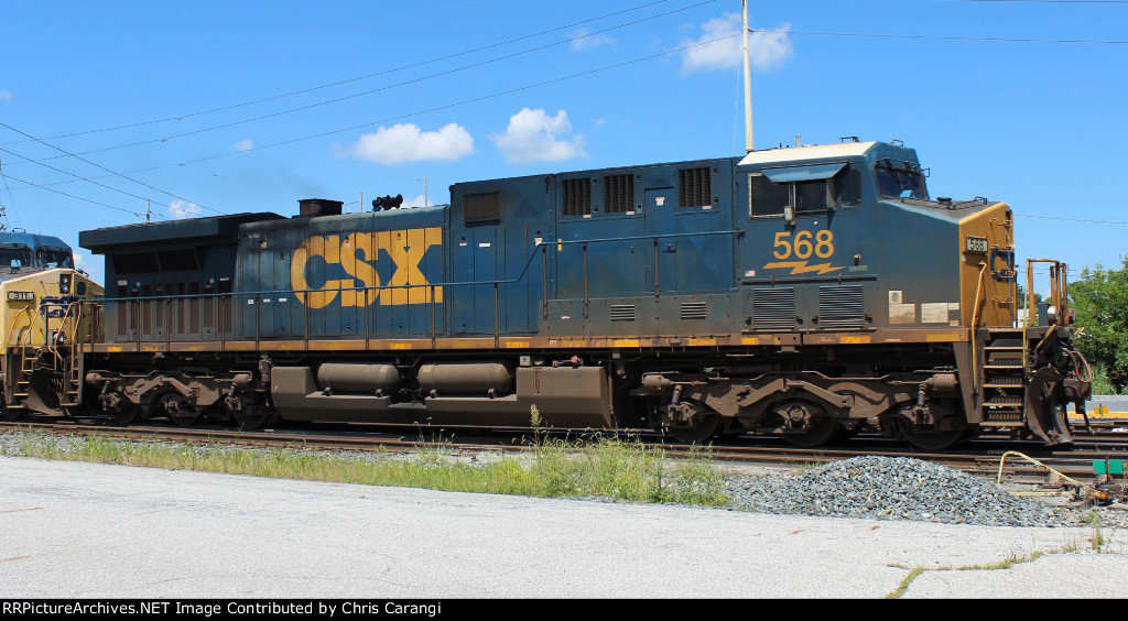 CSXT 568 on Q410-05